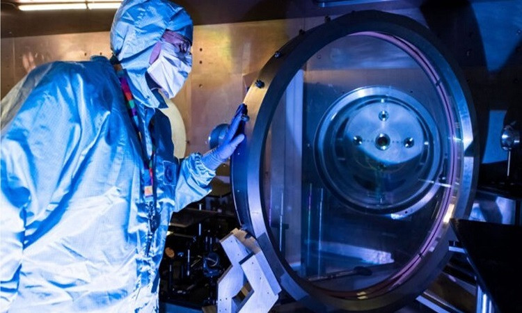 Anh sẽ chế tạo máy laser mạnh nhất thế giới | Báo Hà Tĩnh - Tin tức Hà ...