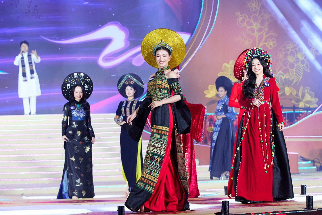 Nữ sinh Hà Tĩnh đăng quang Á hậu Hoa hậu Du lịch dân tộc Việt Nam