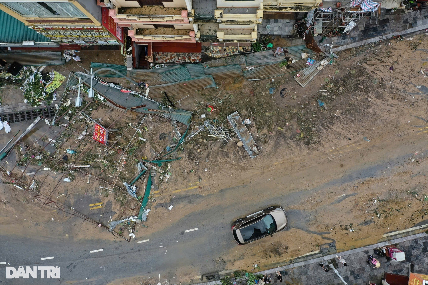 Thành phố Hạ Long hoang tàn, đổ nát sau bão Yagi