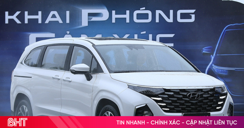 Hyundai ra mắt Custin giá 850-999 triệu đồng