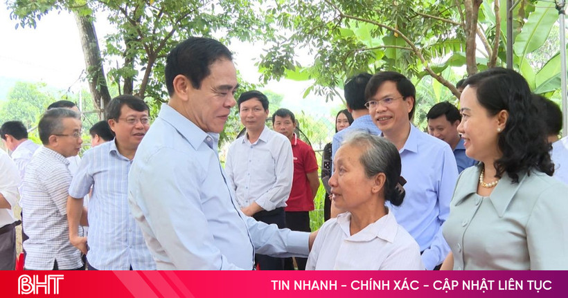 Chủ tịch UBND tỉnh chung vui với người dân có nhà ở mới | Báo Hà Tĩnh ...