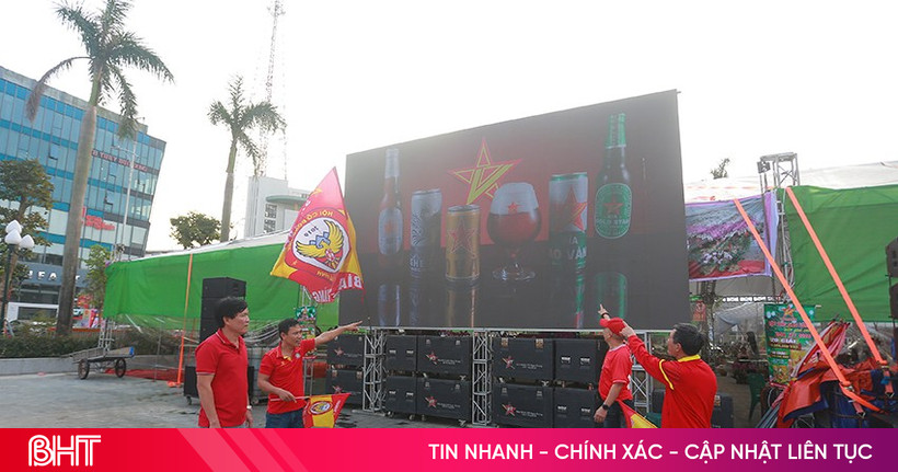 2 màn hình LED cỡ lớn phục vụ người dân cổ vũ U23 Việt Nam tại Hà Tĩnh