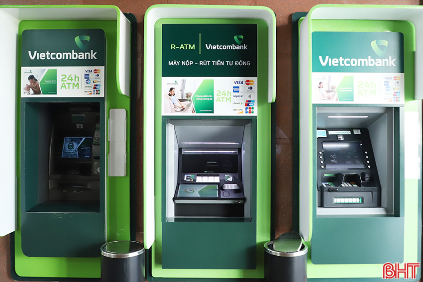Vietcombank giúp khách hàng tự động nộp tiền vào thẻ ATM