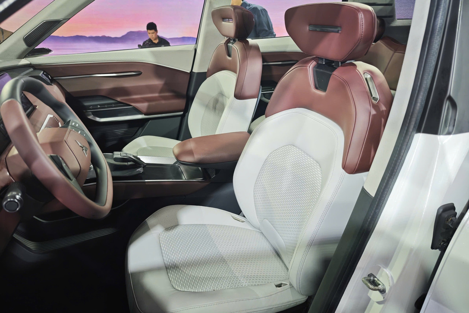 Cận cảnh Mitsubishi DST Concept, SUV 7 chỗ sắp ra mắt tại Việt Nam