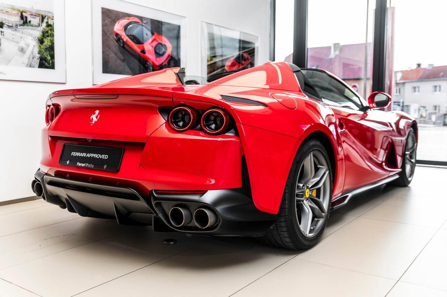 Cận cảnh chiếc Ferrari 812 GTS thứ ba có thể về Việt Nam