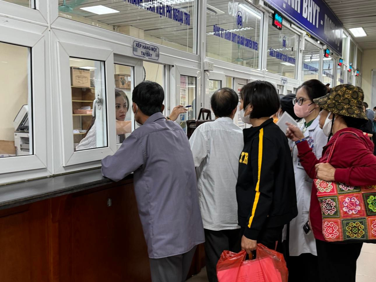 Khám chữa bệnh ngày thứ 7, chủ nhật có được BHYT thanh toán không ...