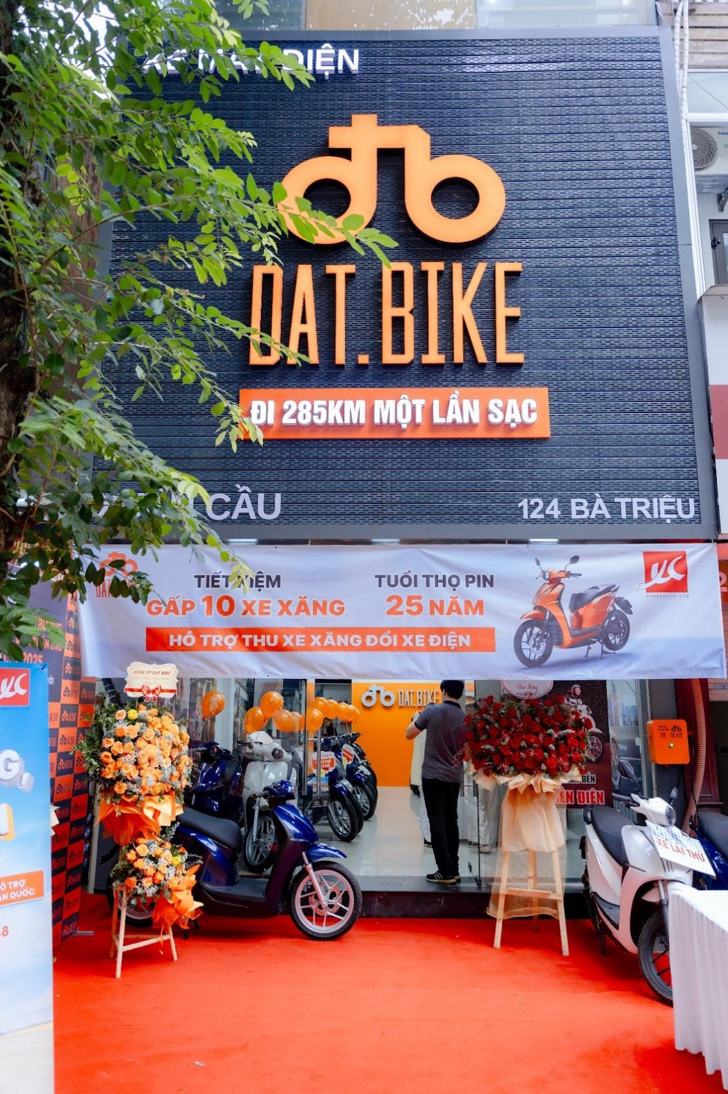 Dat Bike Hai Bà Trưng: Trải nghiệm xe máy điện thông minh tại Showroom ...