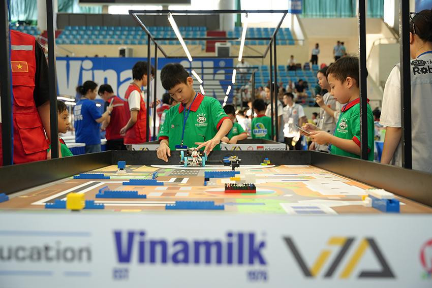 Vinamilk đồng hành cùng Cuộc thi ROBOTACON WRO 2024